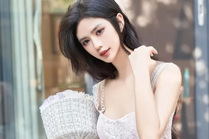 Xiuren图片丨秀人模特浅浅Danny_NO.7415期图集欣赏 - 花颜间