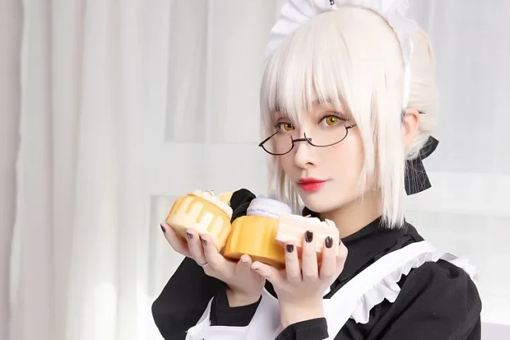 cosplay图片丨Coser洛璃LoLiSAMA资料及BX女仆图片赏析 - 花颜间